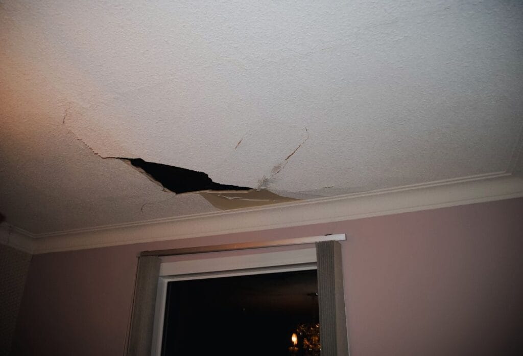 How To Identify The Warning Signs Of Roof Collapse